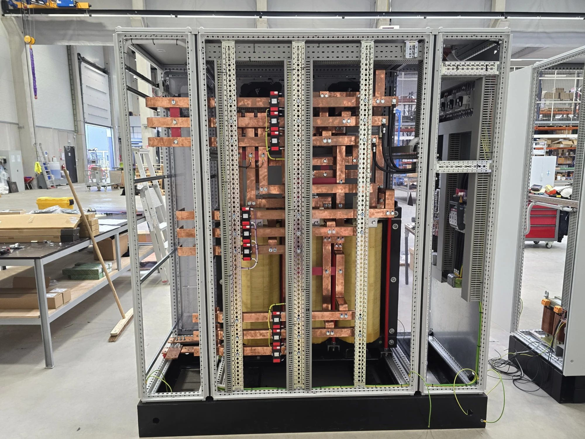 Manufacture of NO BREAK low voltage switchboards for dynamic UPS ...